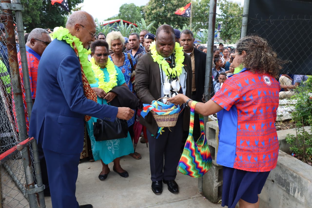 Pictures of PM Marape opening K20 million Kupiano Hospital - PM JAMES ...